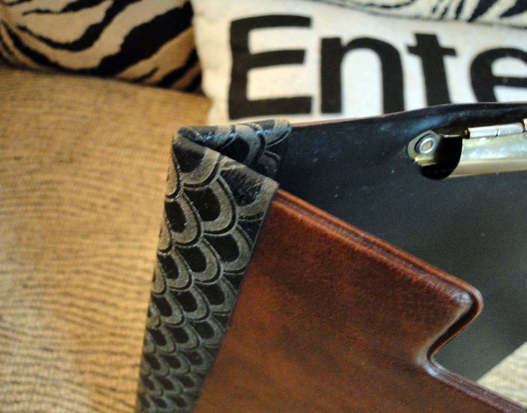 47: Engraved Leather – 52LASERS