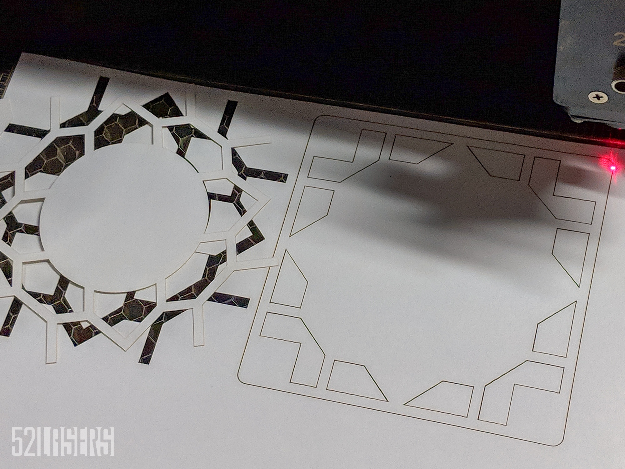 137: Layered Mirror – 52LASERS