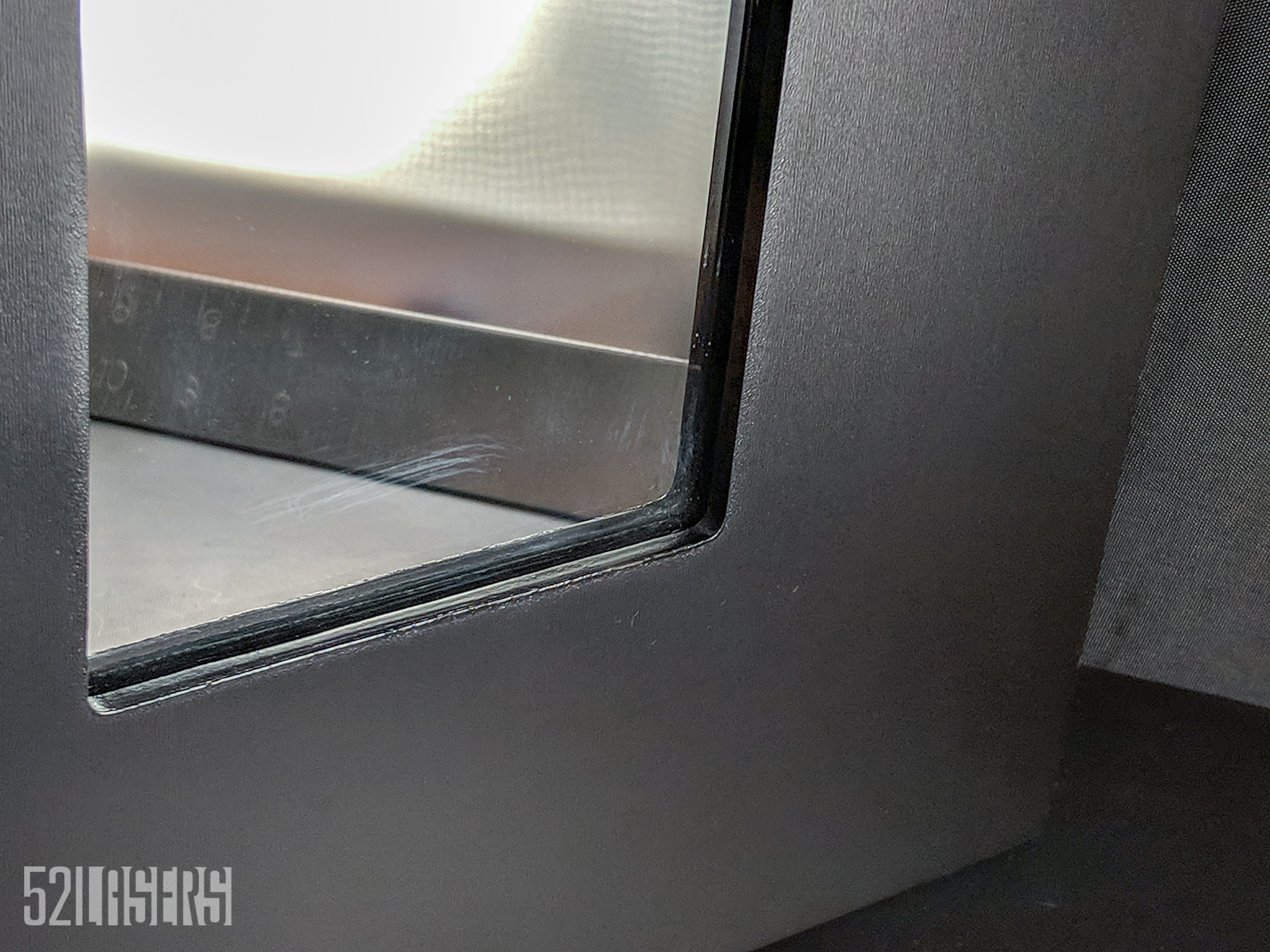 137: Layered Mirror – 52LASERS