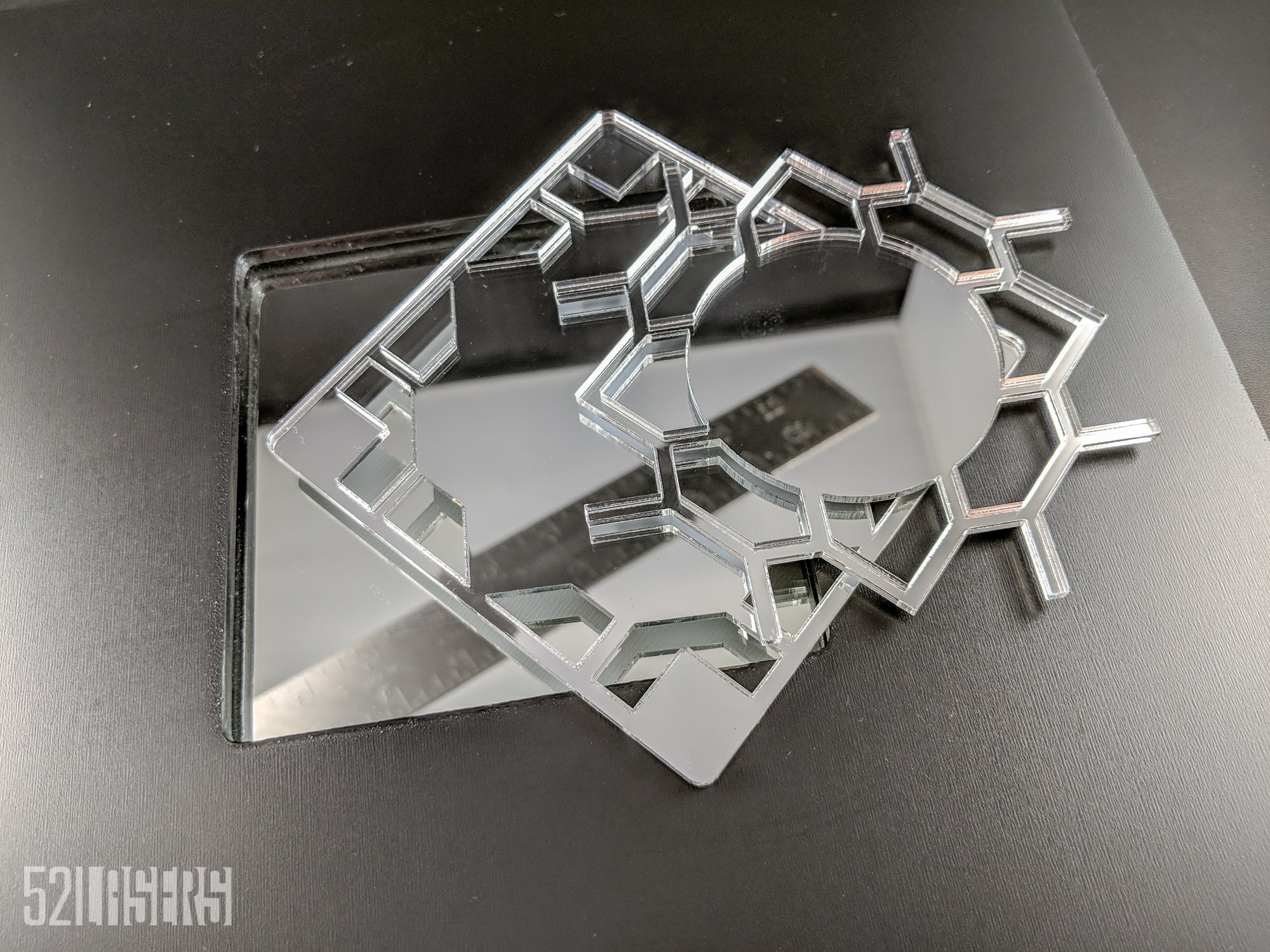137: Layered Mirror – 52LASERS